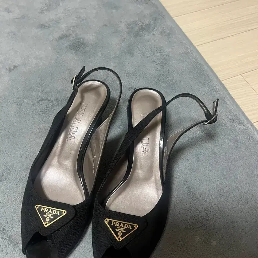 Prada shoes on Bunjang Global Site.