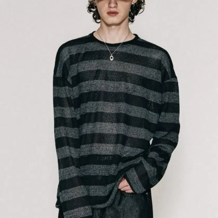 Bustic Stripe Knit #바스틱,#스트라이프,#니트 on Bunjang Global Site.