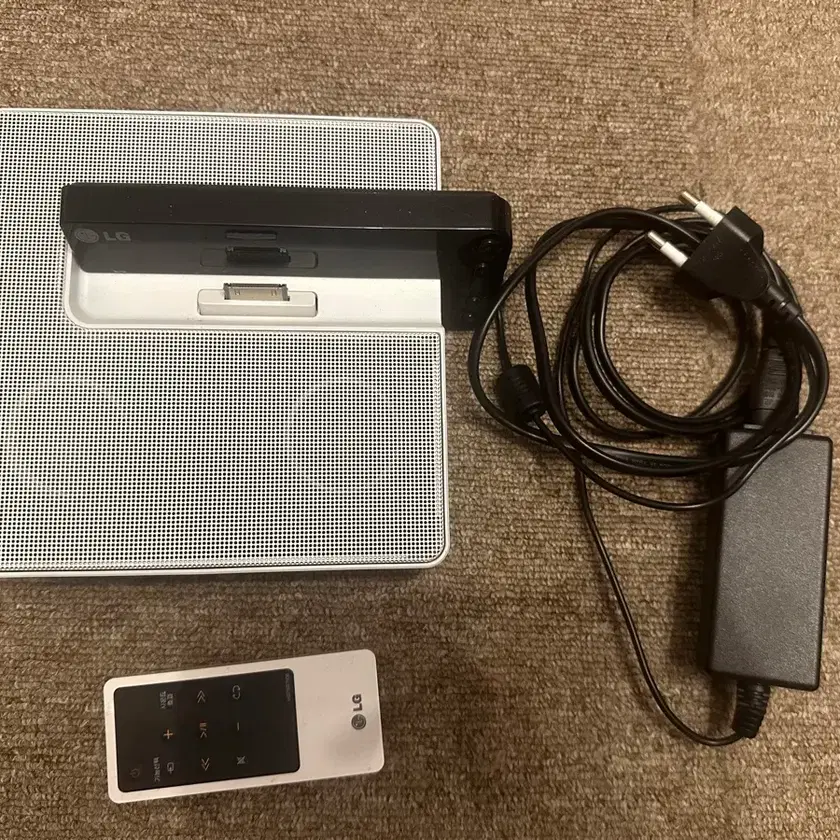 LG | LG전자 LG ipop Docking Speaker (ND3520) on Bunjang Global Site.