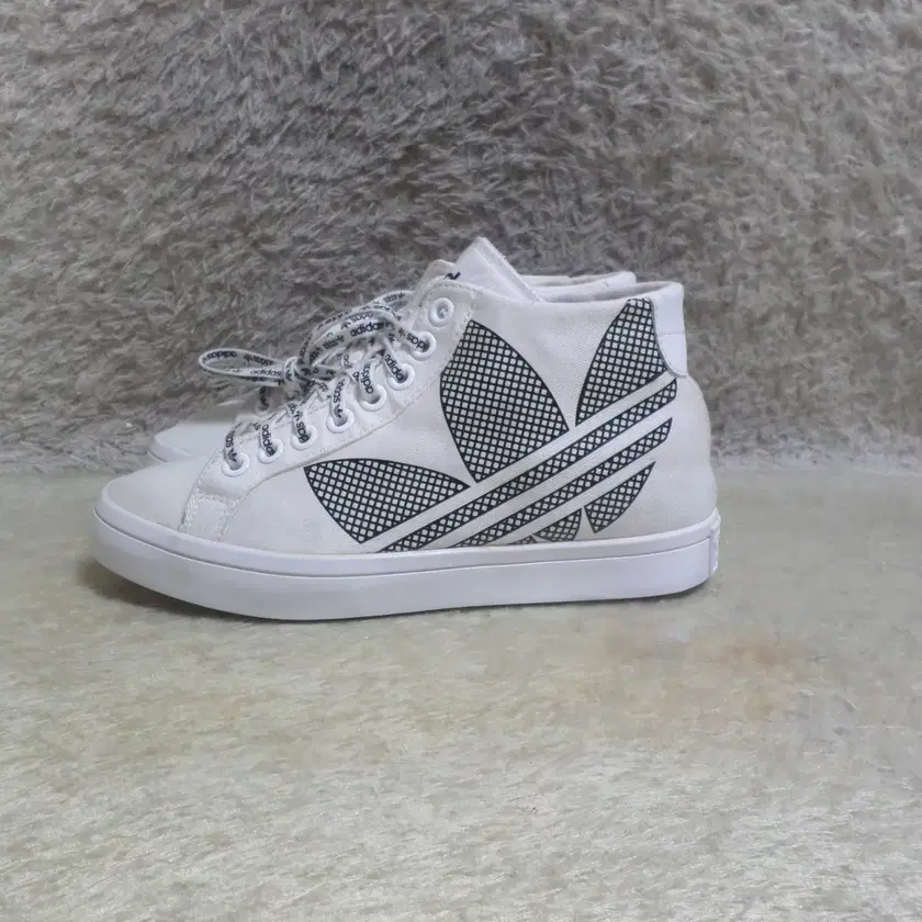 ADIDAS | 아디다스 BETTY BOOP 250 ADIDAS COURT VANTAGE HEEL LOGO sneakers ...