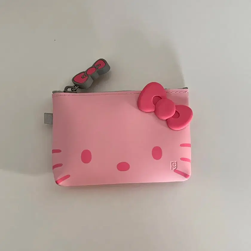 Japanese genuine/Hello Kitty silicone pouch on Bunjang Global Site.