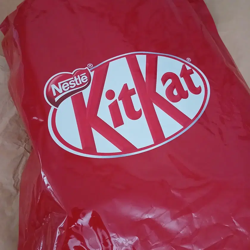 Kit Kat Messenger Bag on Bunjang Global Site.