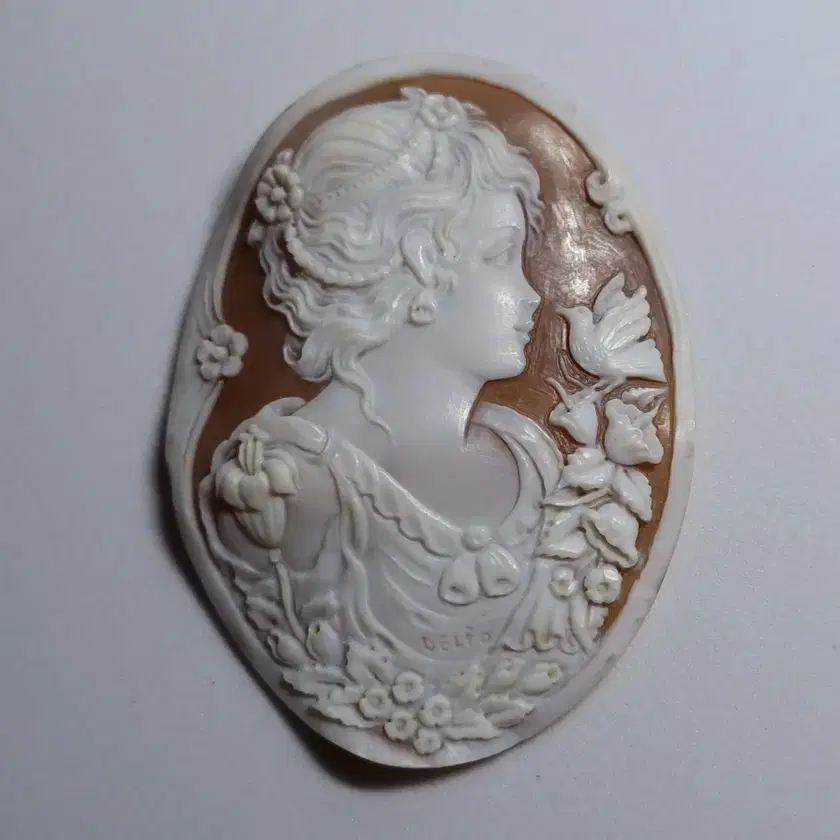 Large Sadox Cameo (75*55) on Bunjang Global Site.