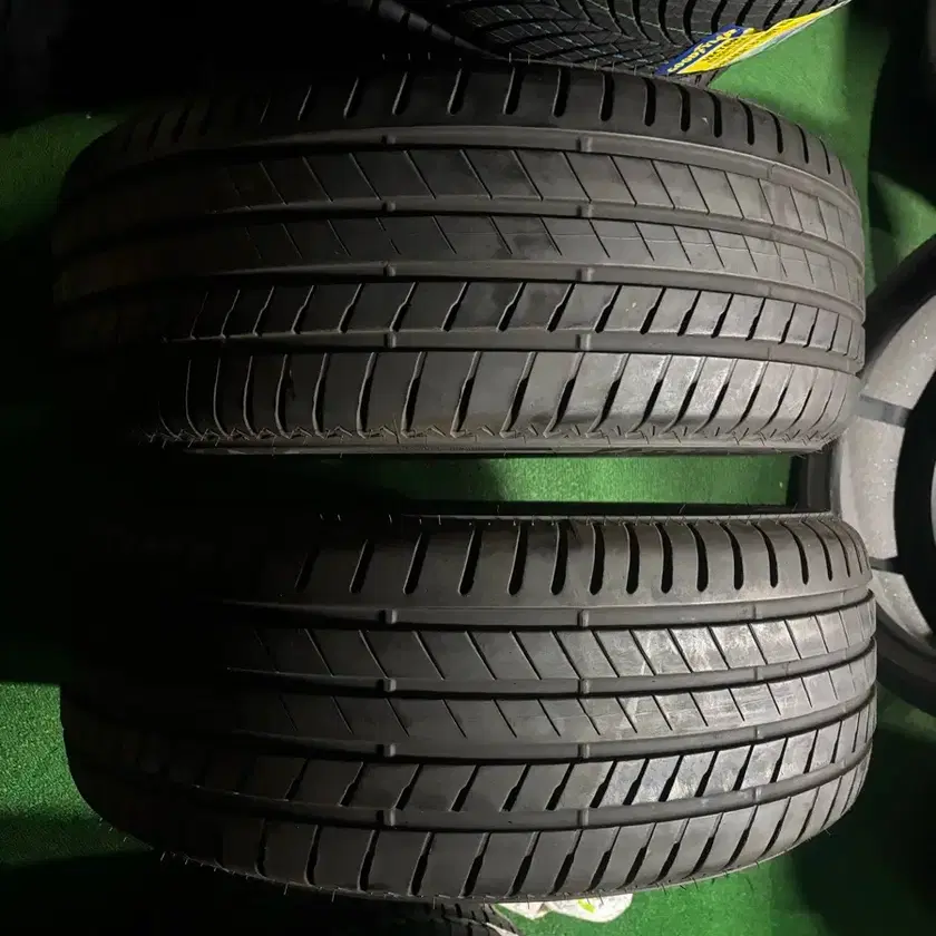 245.50.19 Bridgestone Allenza Runflat Tire on Bunjang Global Site.
