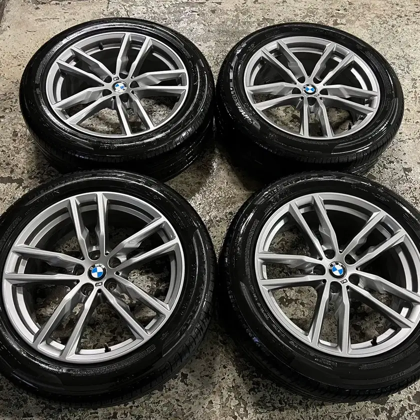BMW x3 x4 698M Genuine 19-inch wheel tires sell on Bunjang Global Site.