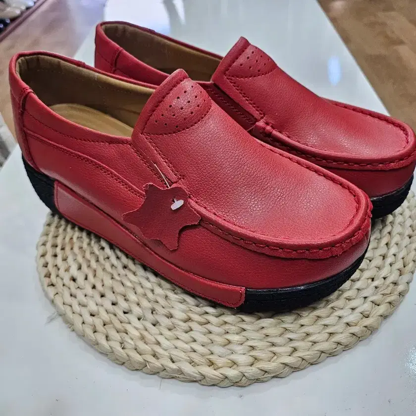 Multicolored cowhide loafers - 250 on Bunjang Global Site.
