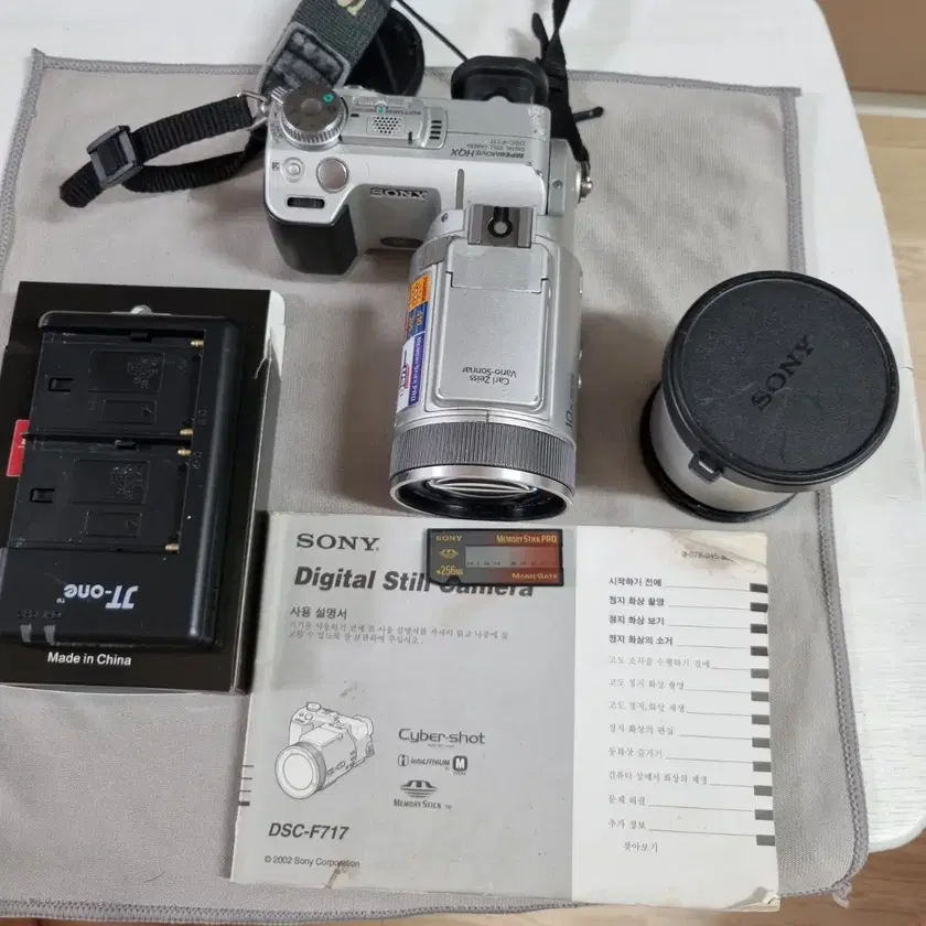 SONY | 소니 Sony CyberShot DSC-F717 Digital Camera for sale on Bunjang ...