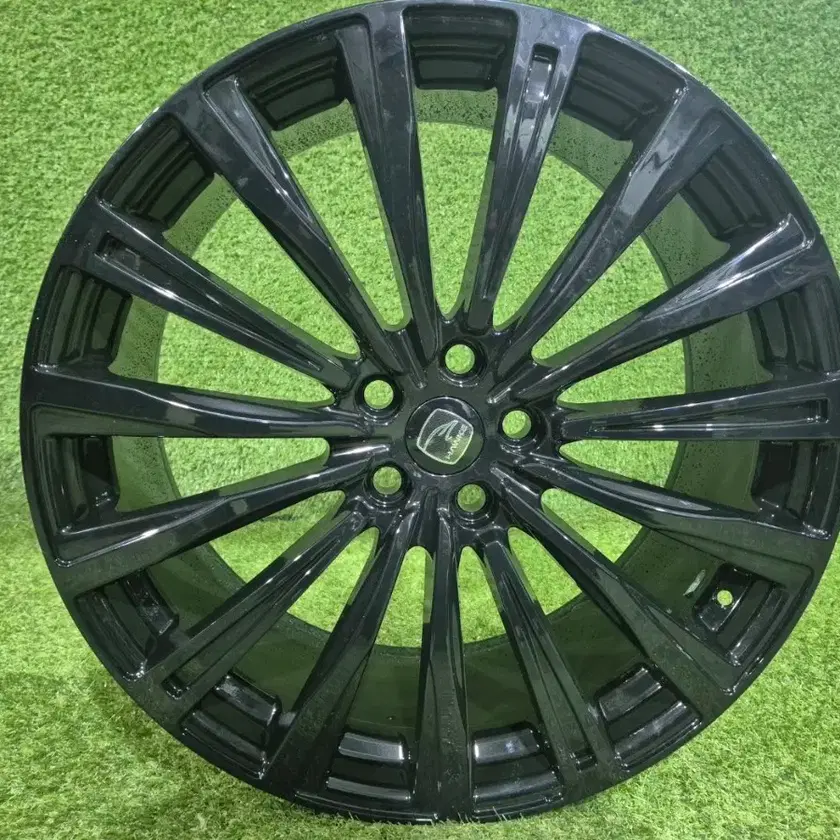 One set of Hawkwheel Shaton Falcon 22-inch wheels for Land Rover BMW F ...