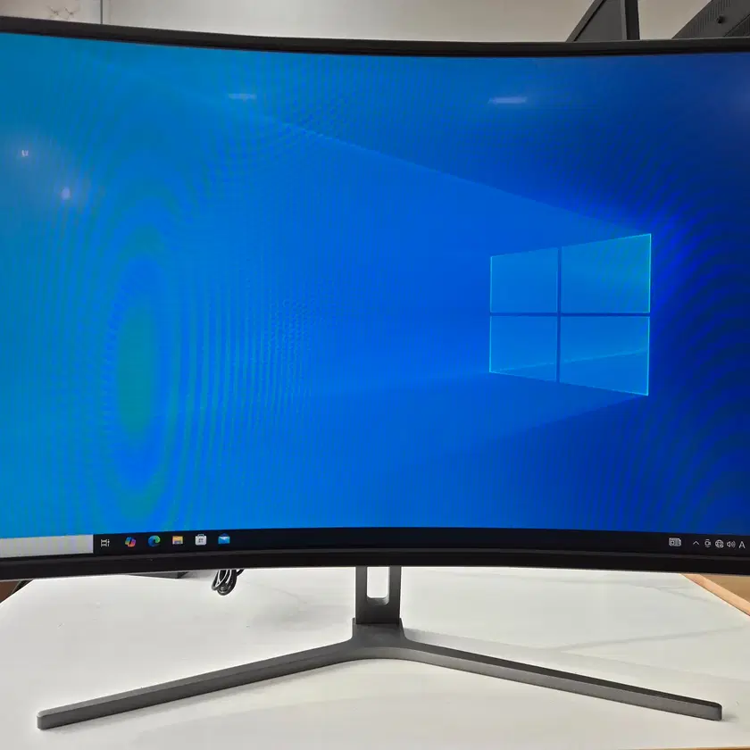 Sells crossover 32-inch 165Hz curved monitor. #중고모니터,#게임용모니터,#게이밍모니터 ...