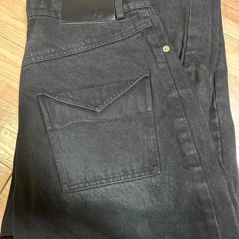 Size 2) H-KAIVE Denim Pants #카이브,#kaive,#황아카이브 on Bunjang Global Site.