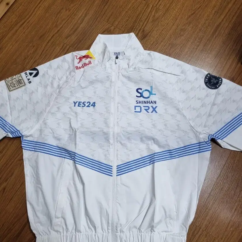 [ L ] 22 DRX 디알엑스 바람막이 유니폼 팔아요 #22drx,#drx유니폼,#발로란트on Bunjang Global Site.