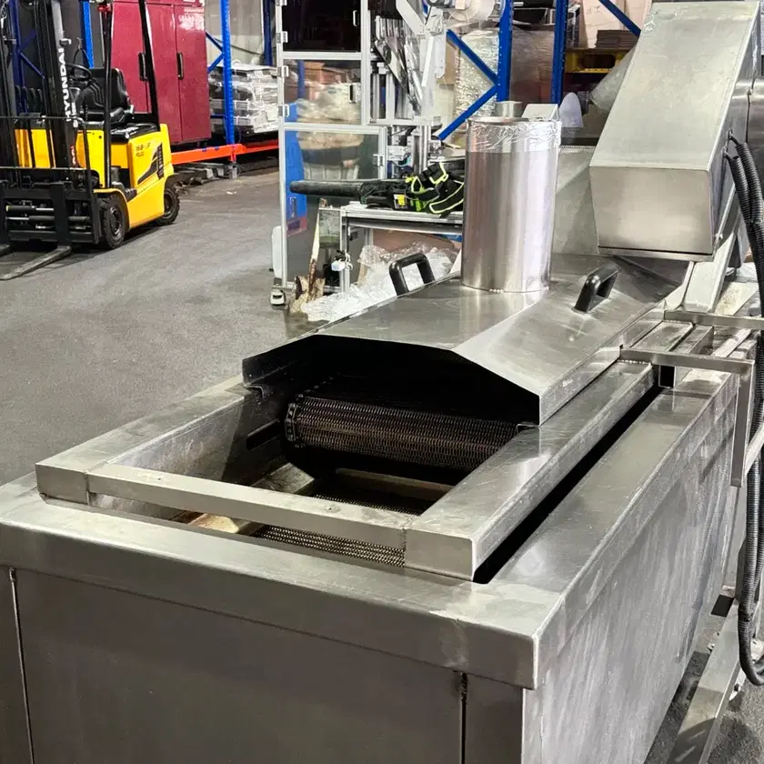 Conveyor Automatic U Tang Frying Machine #식품기계,#튀김기 on Bunjang Global Site.