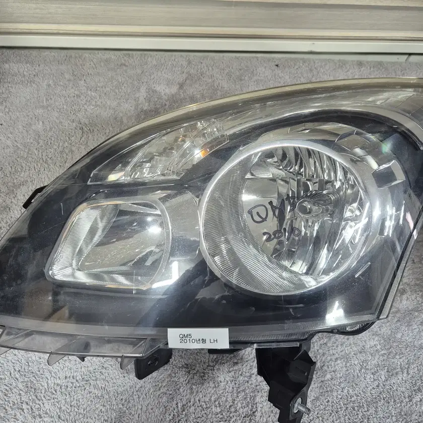 # 삼성 QM5 10년식 일반라이트 운전석 (상태 B급) #QM5,#10년식,#일반라이트,#QM5라이트,#모든자동차부품 on Bunjang Global Site.