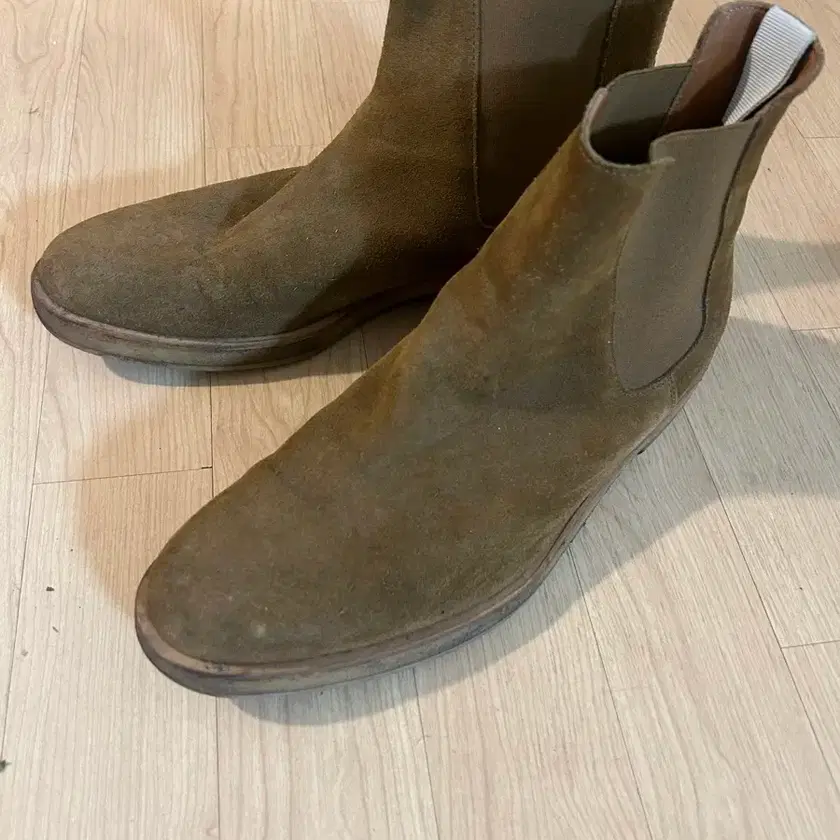 [41] Common Chelsea Boots on Bunjang Global Site.