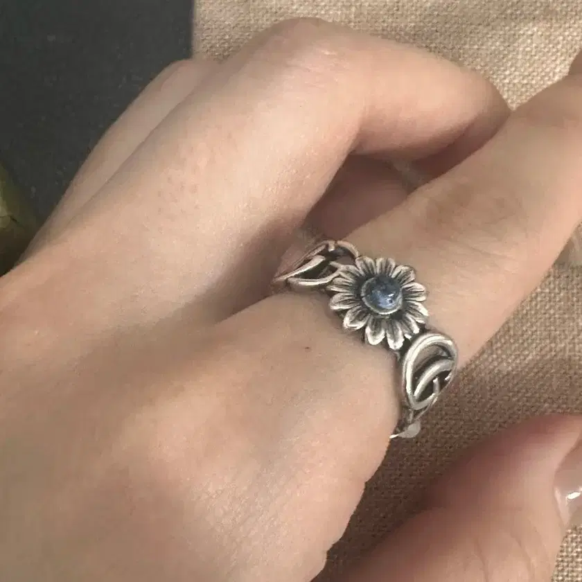 GUCCI | 구찌 Gucci Flower Ring on Bunjang Global Site.