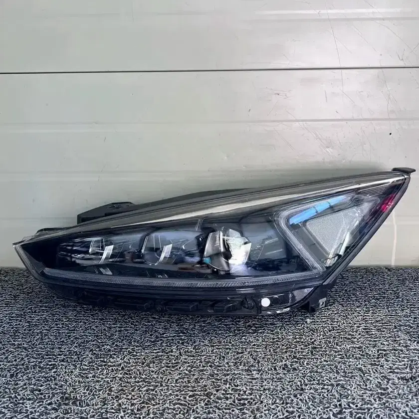 All-new K7 FULL LED-light headlamps with improved driver's seat #올뉴K7라이트 on Bunjang Global Site.