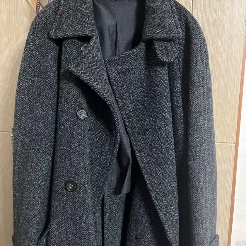 DRAKE'S | 드레익스 Drakes Wool gray herringbone double-breasted coat #드레익스,#코트 on Bunjang Global Site.