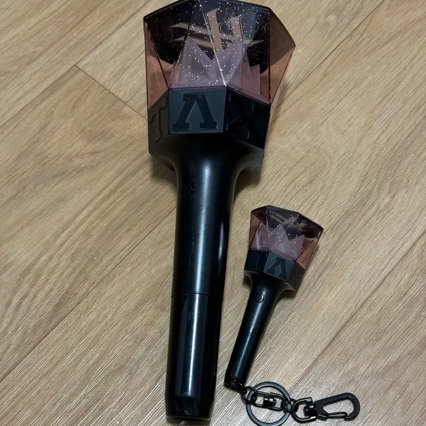 MONSTA X | 몬스타엑스 Monsta X lightstick monsta x version 1 + keyring sold ...