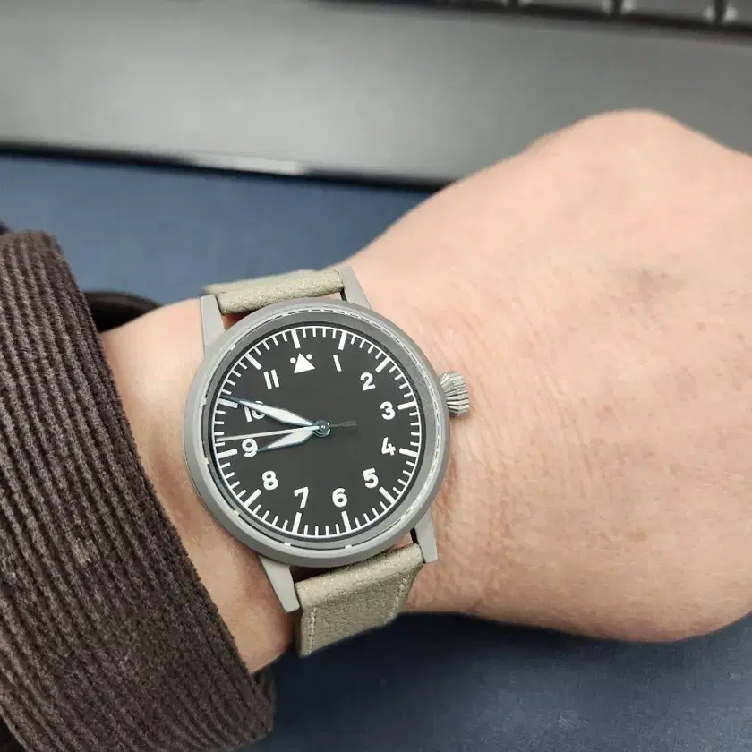 Militado ML10 Quartz Watch #밀리타도,#손목시계,#알리익스프레스 on Bunjang Global Site.