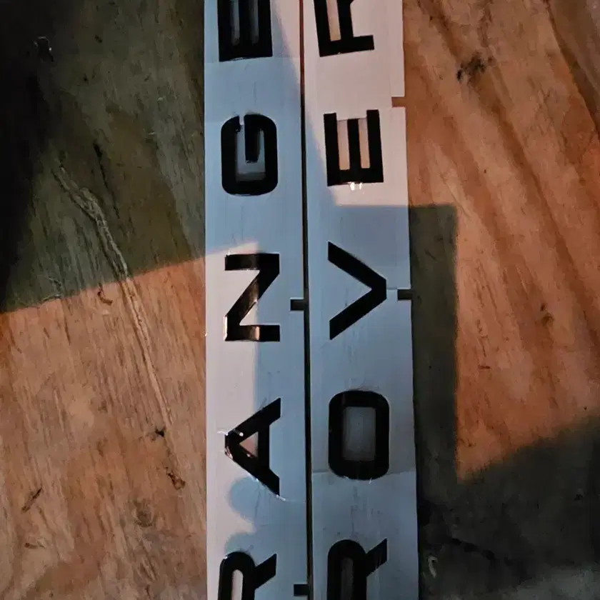 Range Rover lettering #레인지로버,#레터링,#정품,#순정 on Bunjang Global Site.