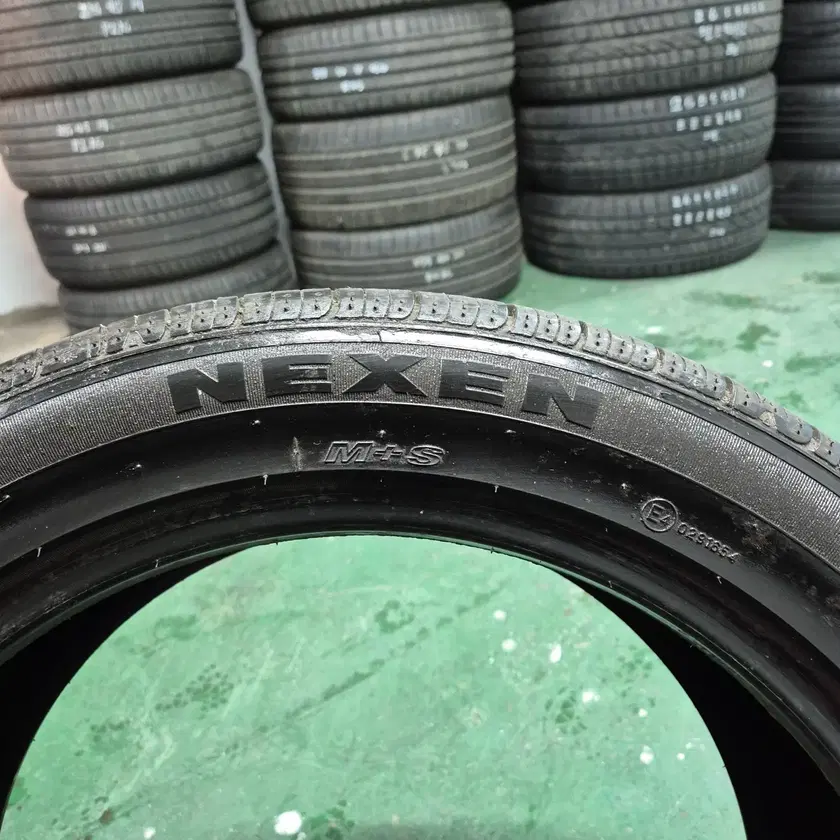 245 45 18 엔프리즈 ah8 중고타이어 1본 sell #2454518,#18인치타이어,#그랜저타이어,#K7타이어,#5시리즈타이어 on Bunjang Global Site.