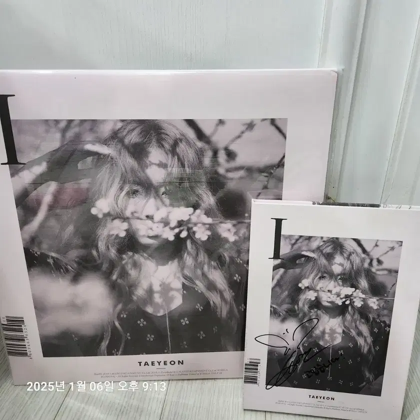 taeyeon i lp 친필사인앨범 같이팔아요. on Bunjang Global Site.