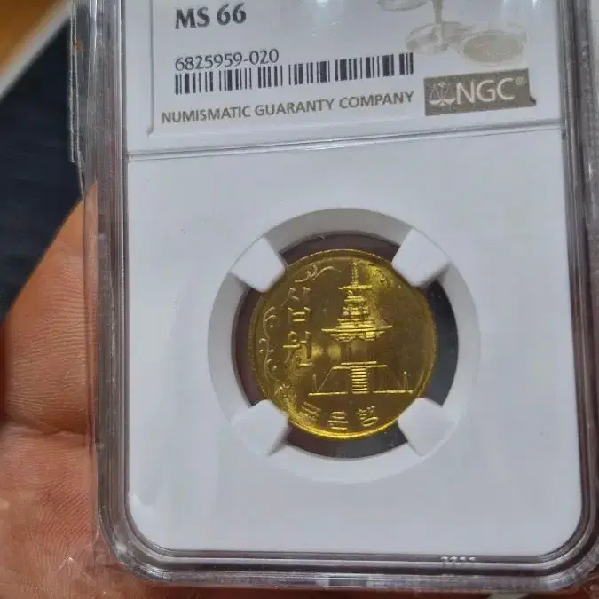 1973 10 zuu MS 66 graded on Bunjang Global Site.