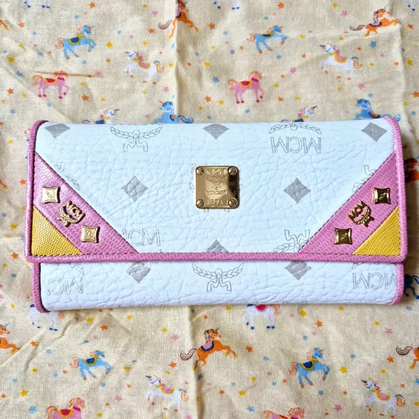 MCM | 엠씨엠 MCM Wallet White on Bunjang Global Site.