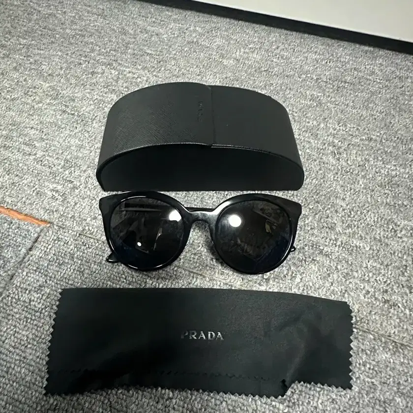 PRADA | 프라다 Prada Women's Sunglasses on Bunjang Global Site.