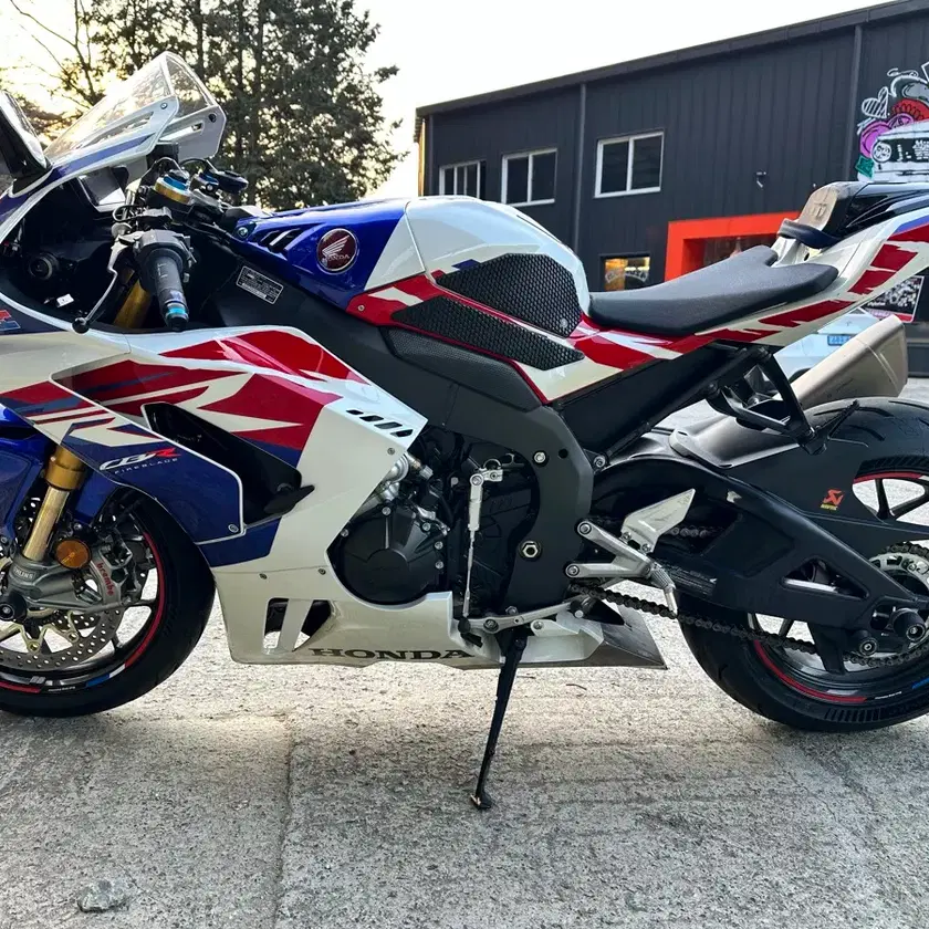 HONDA | 혼다 We are selling a Honda Triple R (CBR1000RR-R). on Bunjang ...