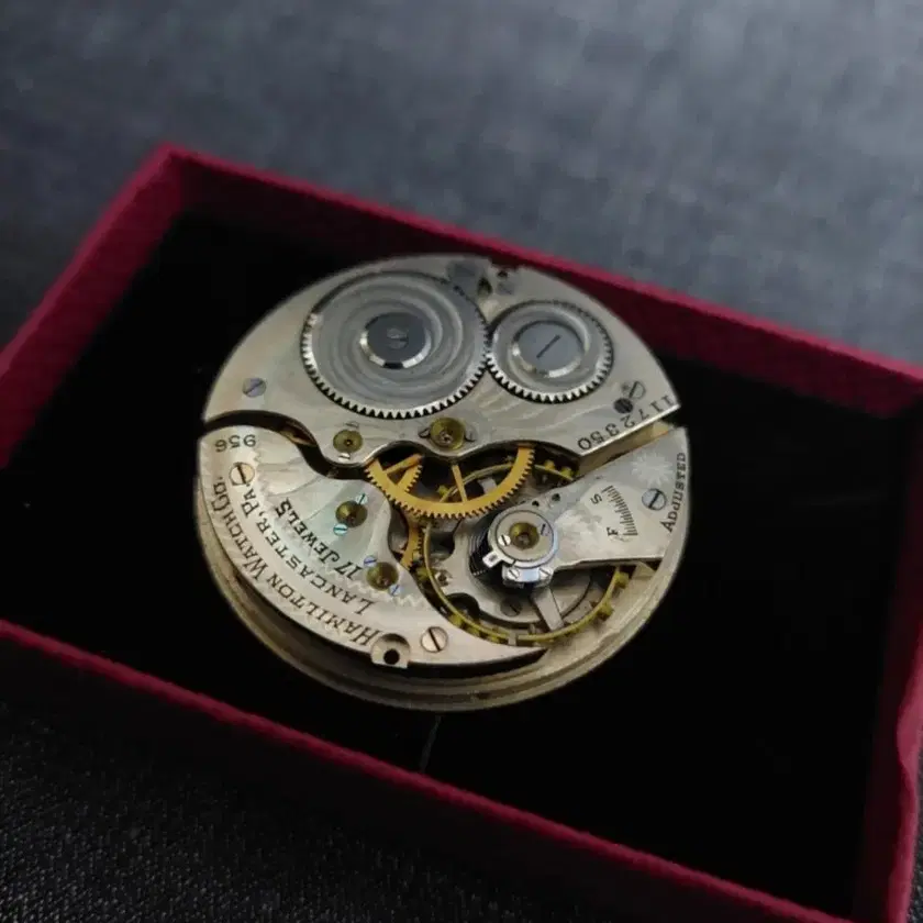 Hamilton pocket watch movement #시계,#명품,#회중시계,#골동품 on Bunjang Global Site.