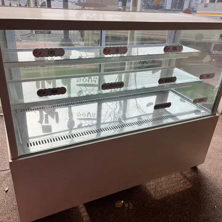 Incheon Used Showcase 1500 Confectionery Showcase for sale 3-Tier Freeo Product #인천중고쇼케이스,#이천중고 ...