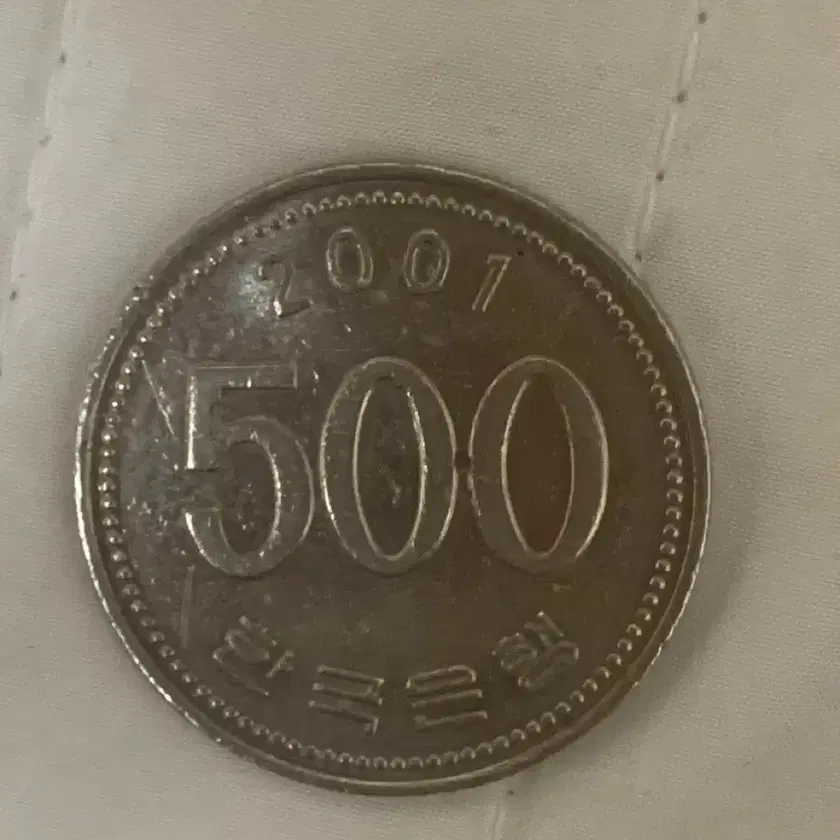 Bank of Korea 500 won rare coin in 2001 on Bunjang Global Site.