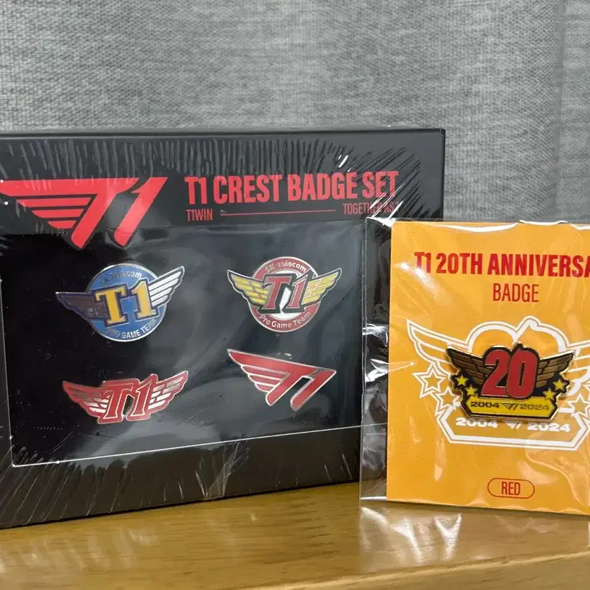 [Bulk] T1 T1 Logo Badge Set + 20th Anniversary Badge for Sale #T1,#뱃지 ...