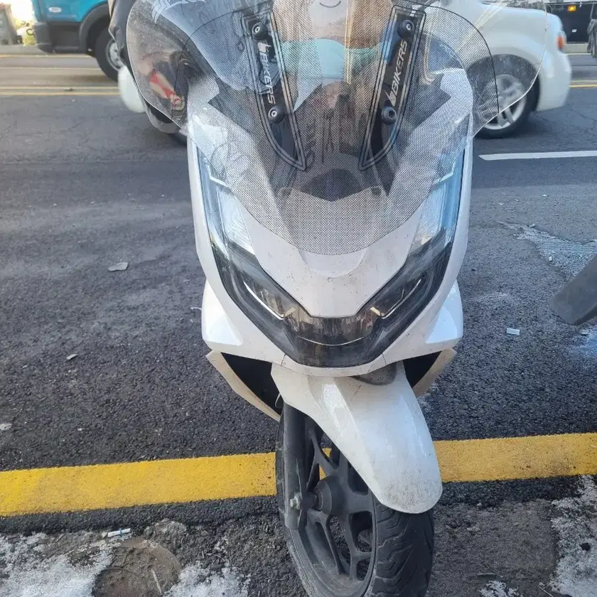 I'm selling a 22-year-old PCX. Give it to me cheap. CBS model. #pcx125 ...