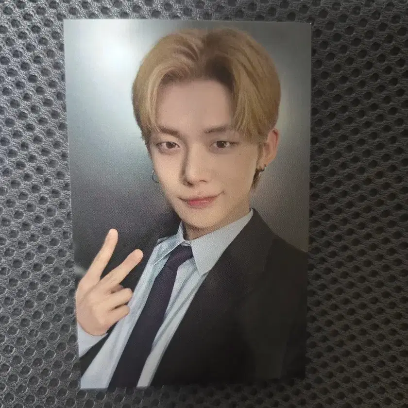 TOMORROW X TOGETHER | 투모로우바이투게더 txt yeonjun, gum broadcast, photocard ...