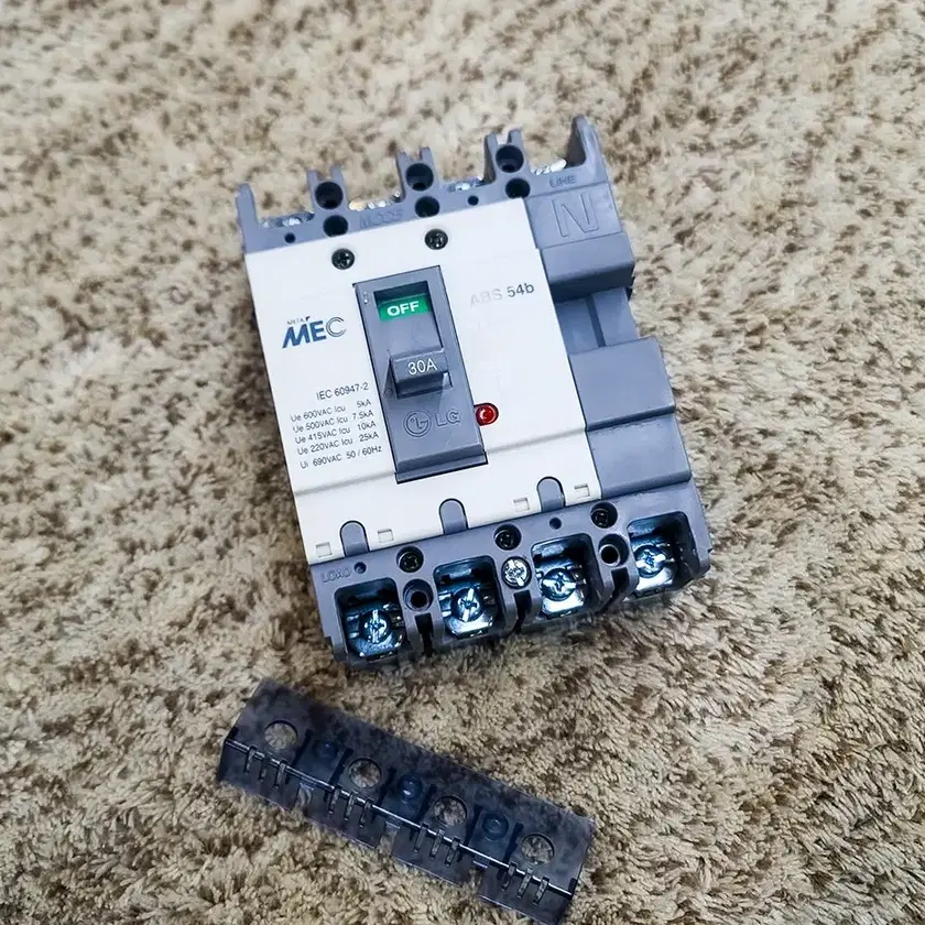 LG Industrial Systems ABS 54b 4P 30A wiring breaker (for air ...