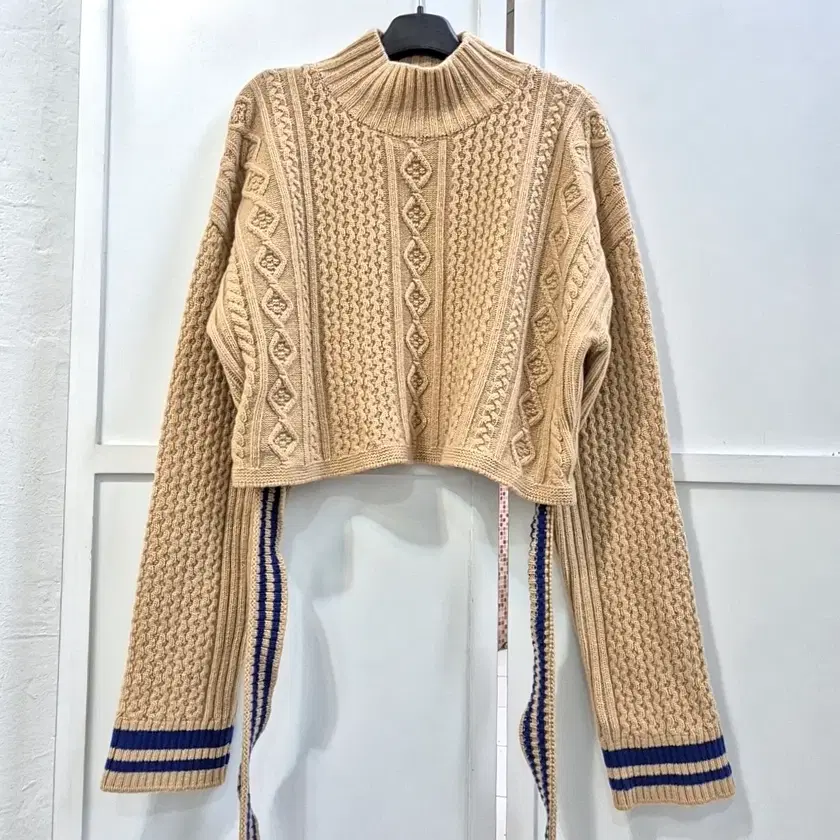 Theilma Twisted Cropped Knit Tee #더일마니트티,#더일마크롭니트,#여성니트티,#크롭니트티 on ...