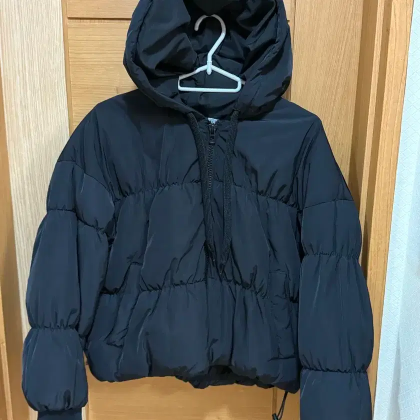 H&M | 에이치앤엠 H&M down jacket on Bunjang Global Site.