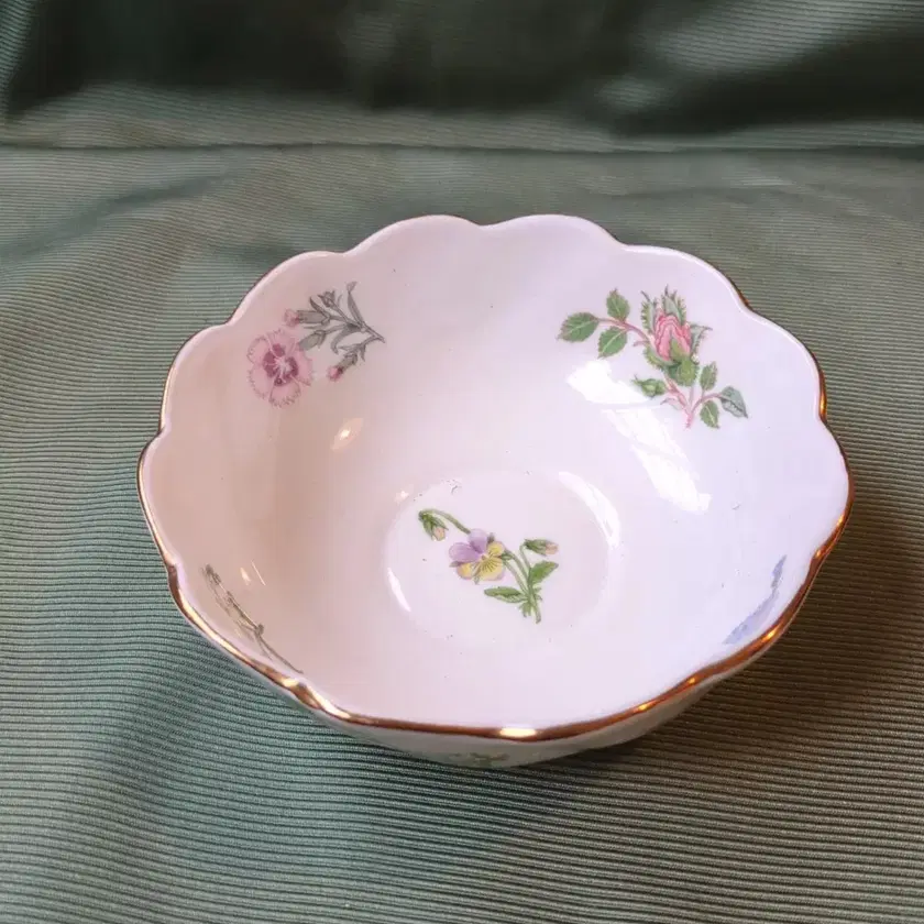 Ansley Rare템 Wild Tudor Flower Ball. on Bunjang Global Site.