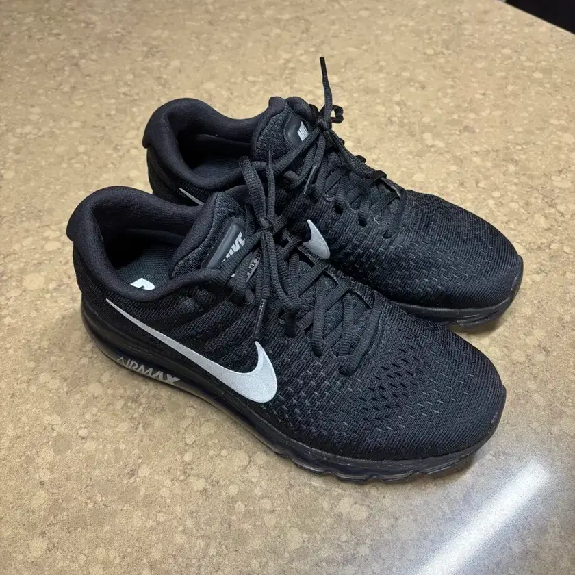 Genuine Nike Air Max Shoes 260 on Bunjang Global Site.