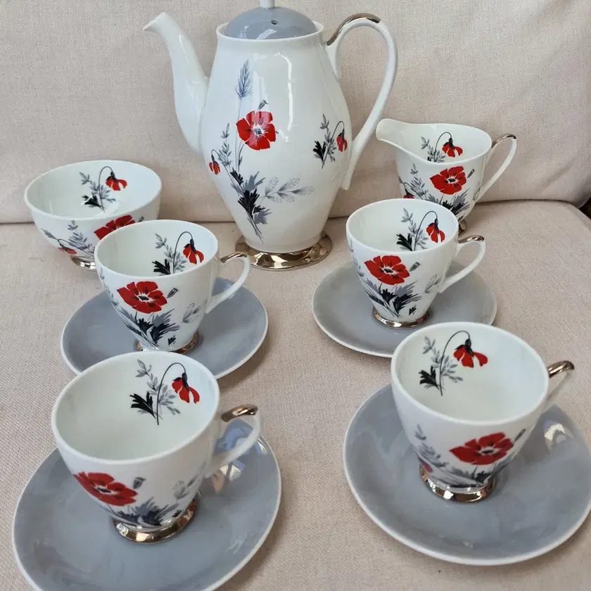 Four-person tea set from Poppy Flower, Windsor, UK. on Bunjang Global Site.