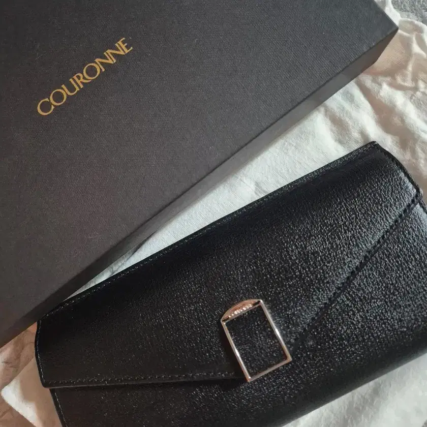 COURONNE | 쿠론 Crown long wallet #쿠론,#장지갑 on Bunjang Global Site.