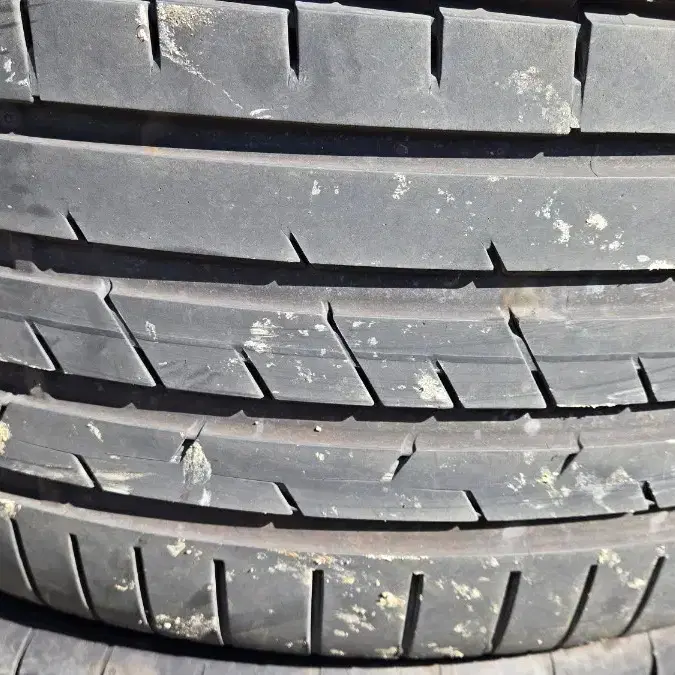 315 40 21 275 45 21 Used tires on Bunjang Global Site.
