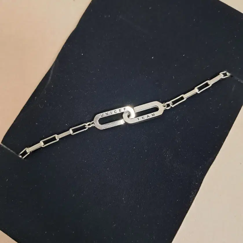 UNICEF bracelet on Bunjang Global Site.