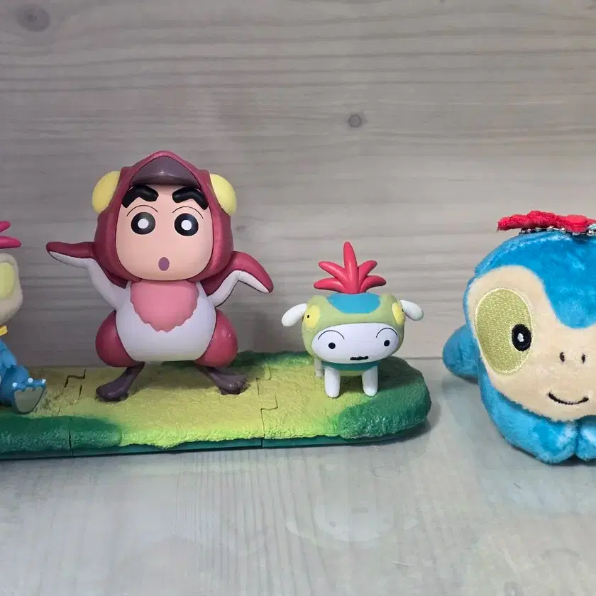 CGV Crayon Shin-chan: Our Naughty, Naughty Dinosaur Figure Hug Carry ...