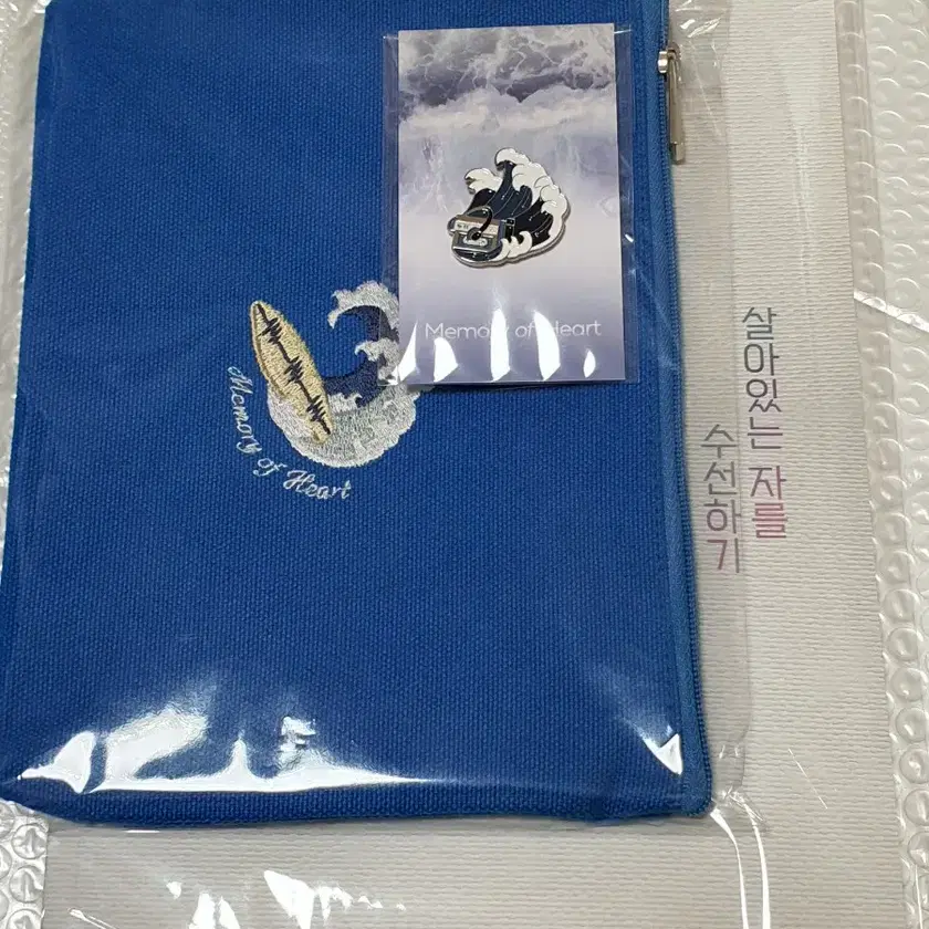 Until February) 22-year-old waterline program book pouch badge bulk WTS ...