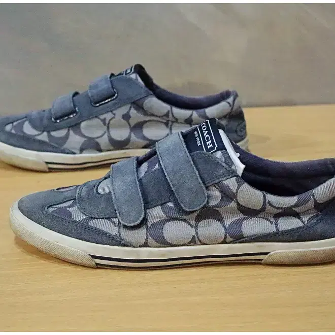 COACH | 코치 Coach PRIYA Velcro Sneakers (9B/255-260mm) #코치신발,#코치운동화,#코치시그니처,#코치9사이즈,#코치260 on ...