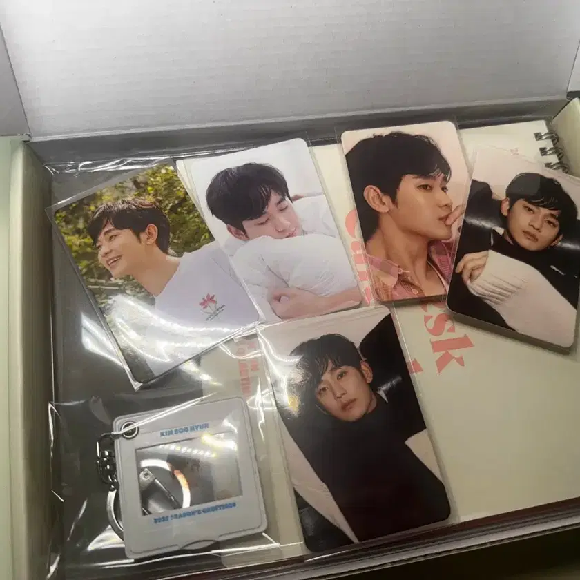Kim Suhyeon 2025 Season's Greetings on Bunjang Global Site.