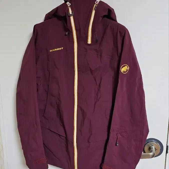 MAMMUT | 마무트 Unisex MAMUT Gore-Tex Jacket (227) on Bunjang Global Site.